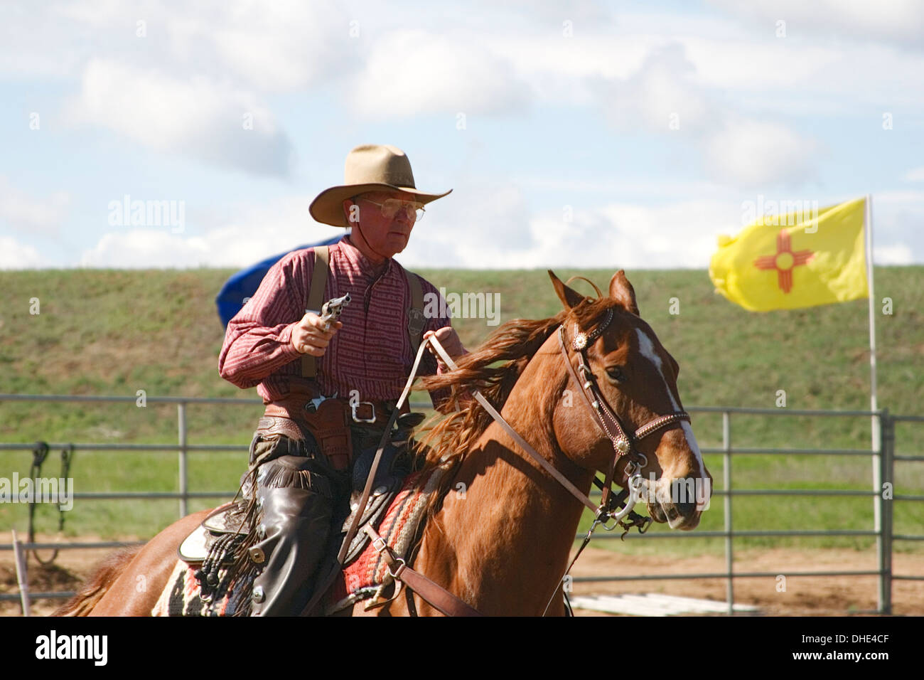 Cowboy riding horse gun hi-res stock photography and images - Alamy