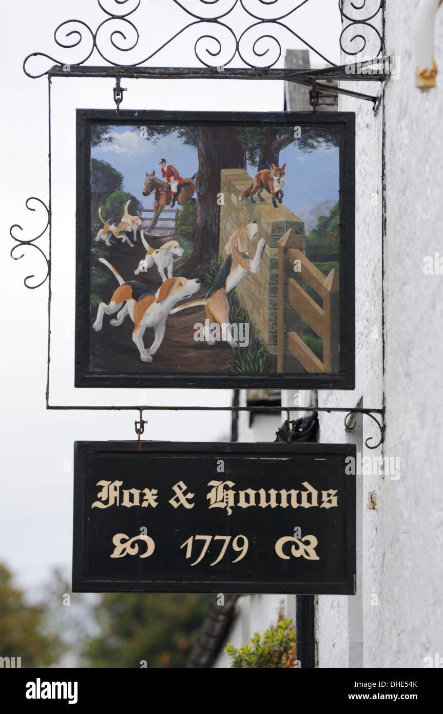 Pub sign scotland hi-res stock photography and images - Alamy