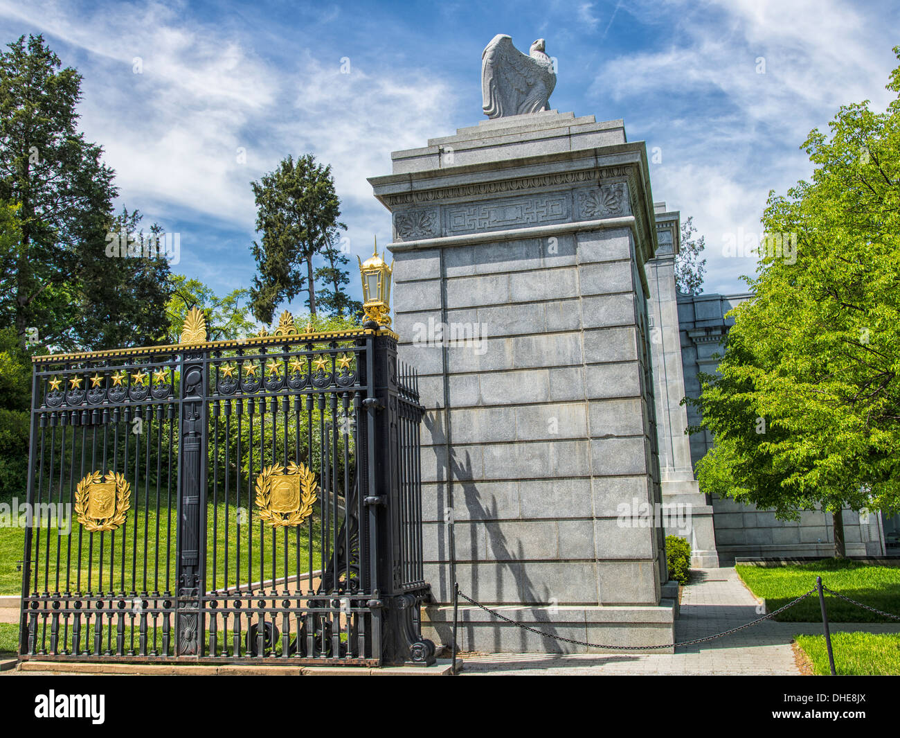 Entrance gates at Arlington National Cemetery Stock Photo - Alamy