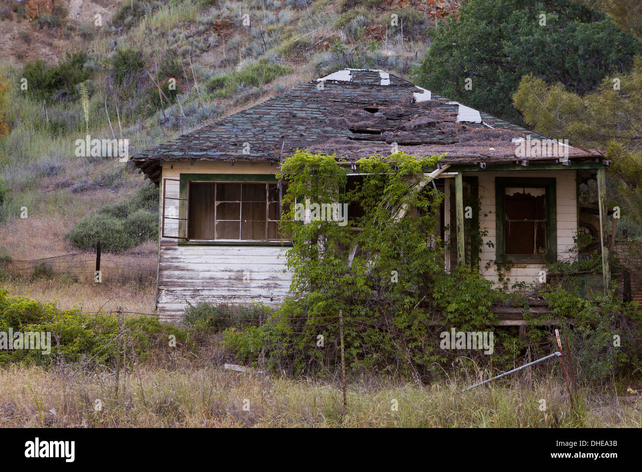 Decaying house hi-res stock photography and images - Alamy
