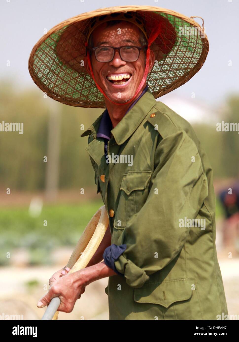 Changsha, HUNAN PROVINCE, CHINA, . 7th Nov, 2013. A Chinese farmer ...