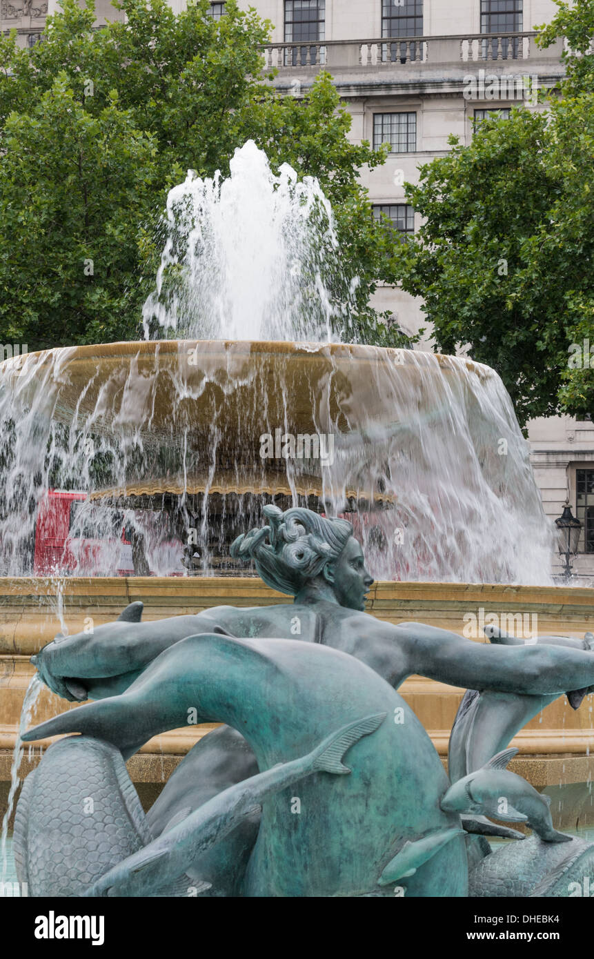 Water Feature and Fountain in Trafalgar Square, London Stock Photo - Alamy