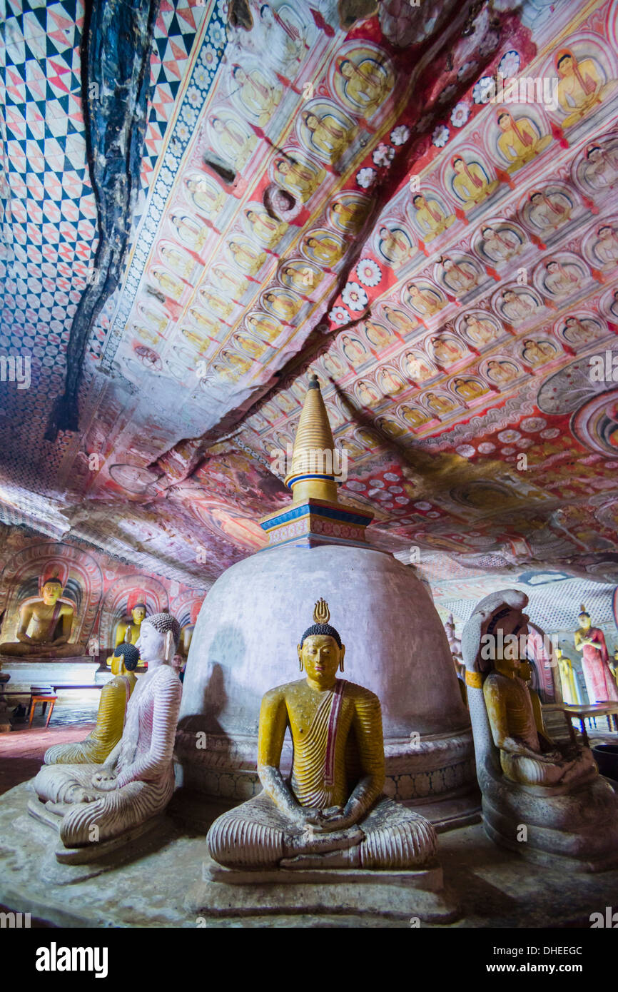 Cave 2 (Cave of the Great Kings) (Temple of the Great Kings), Dambulla ...