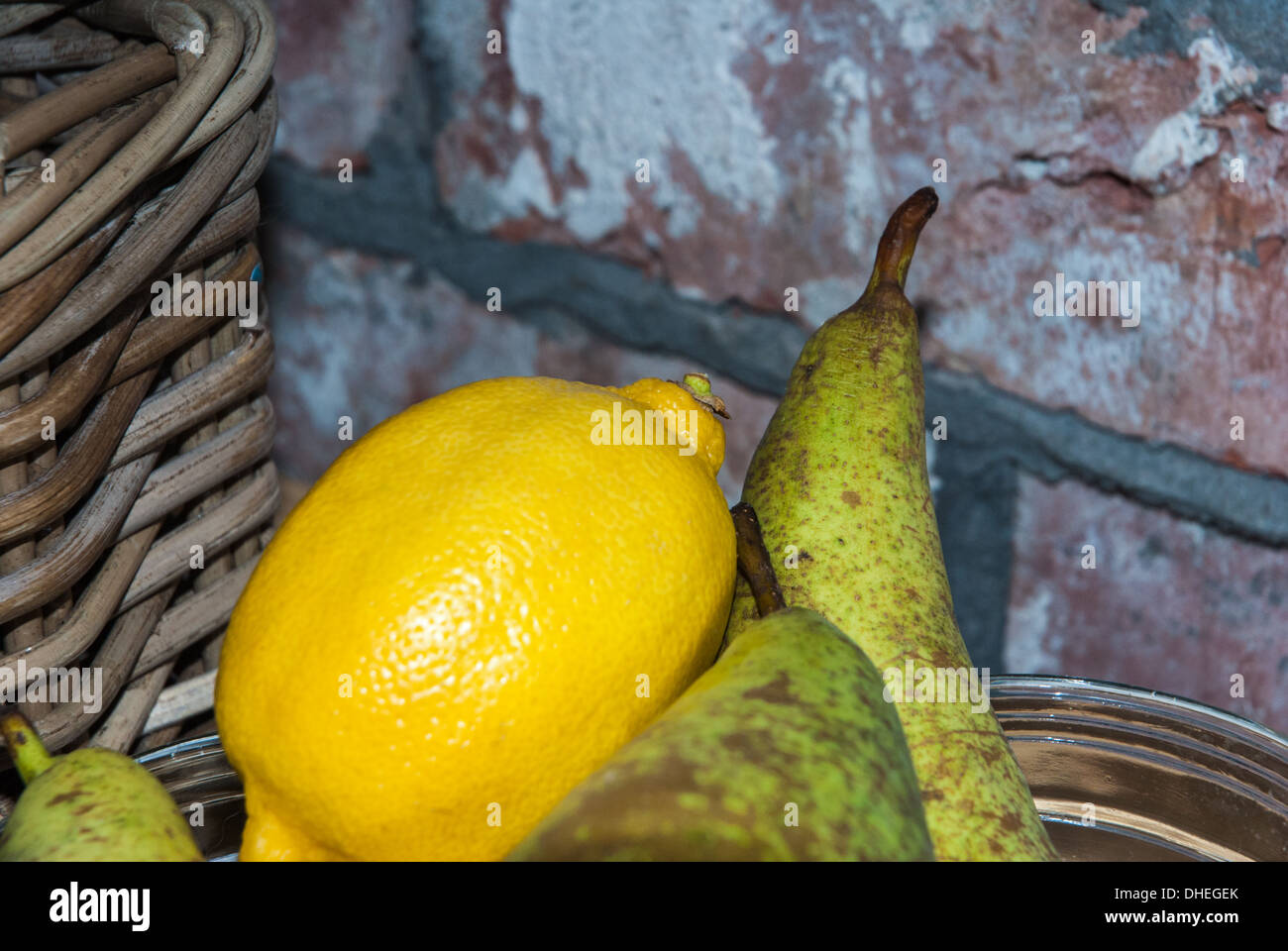 Lemon and Pears in a fruit bowl Stock Photo - Alamy