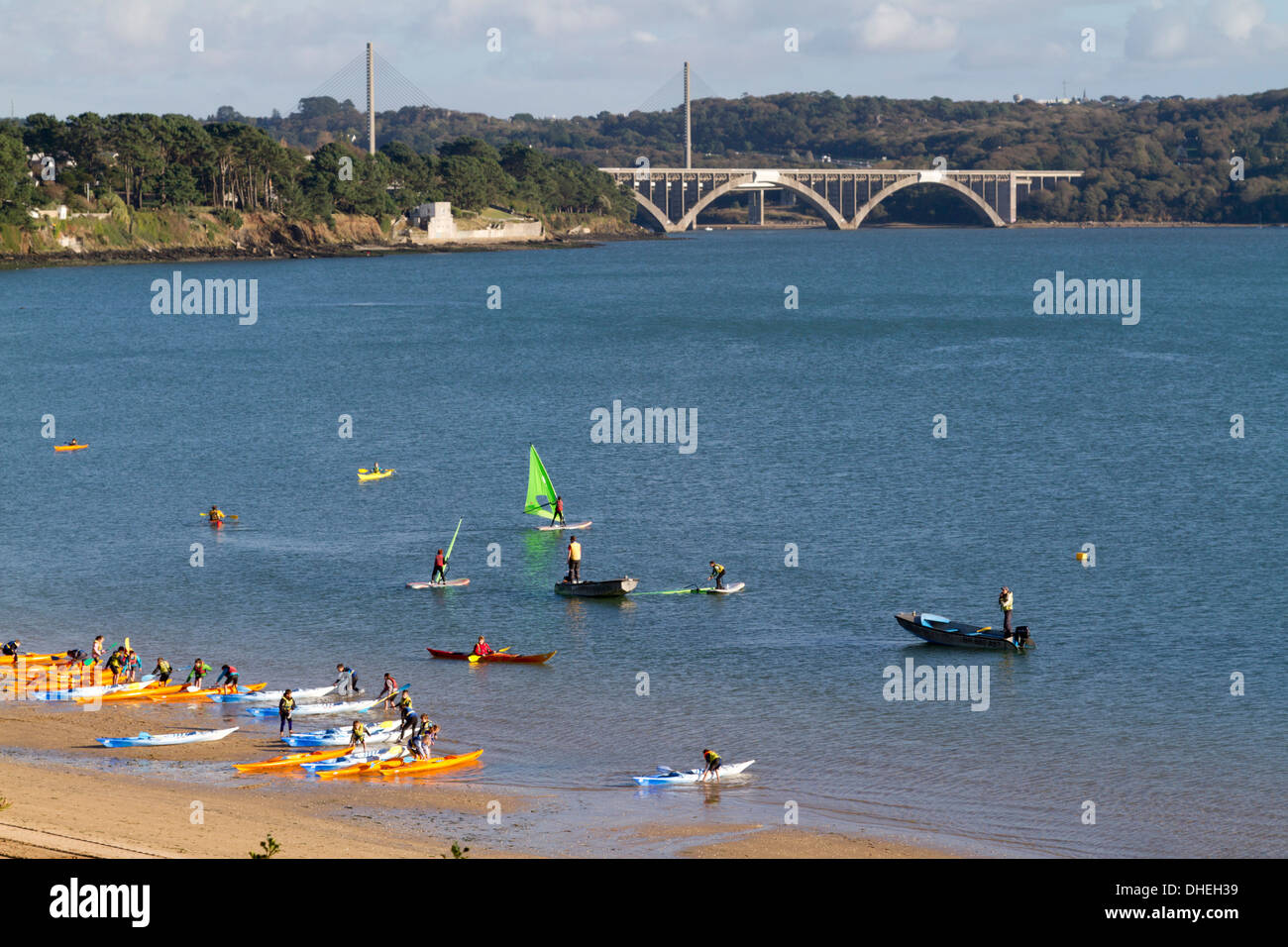 Le pont Albert louppe de Plougastel-Daoulas vue de la plage du Moulin ...