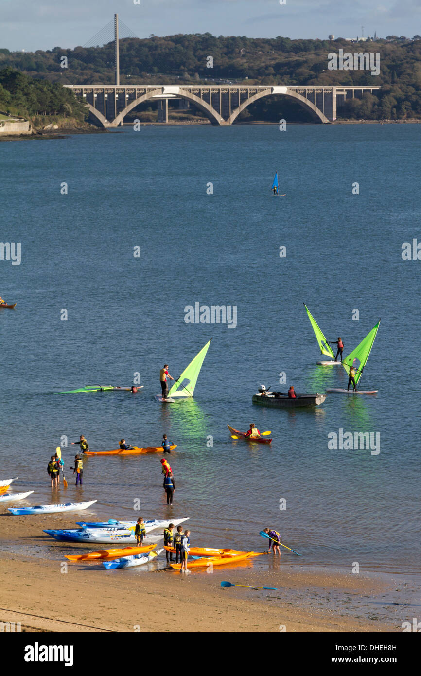 Le pont Albert louppe de Plougastel-Daoulas vue de la plage du Moulin ...
