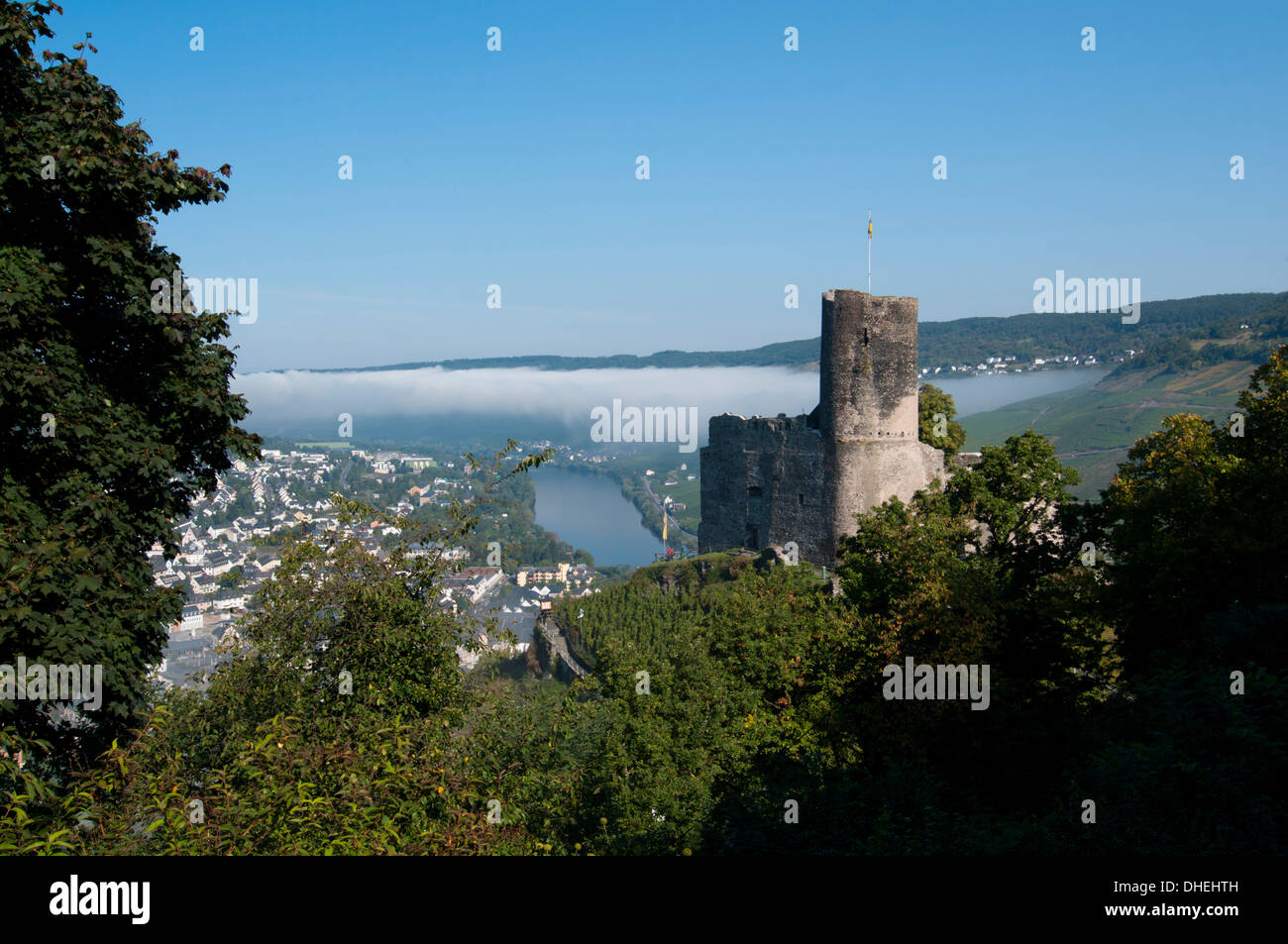 Landshut Castle and Mosel valley at Bernkastel-Kues, Rhineland ...