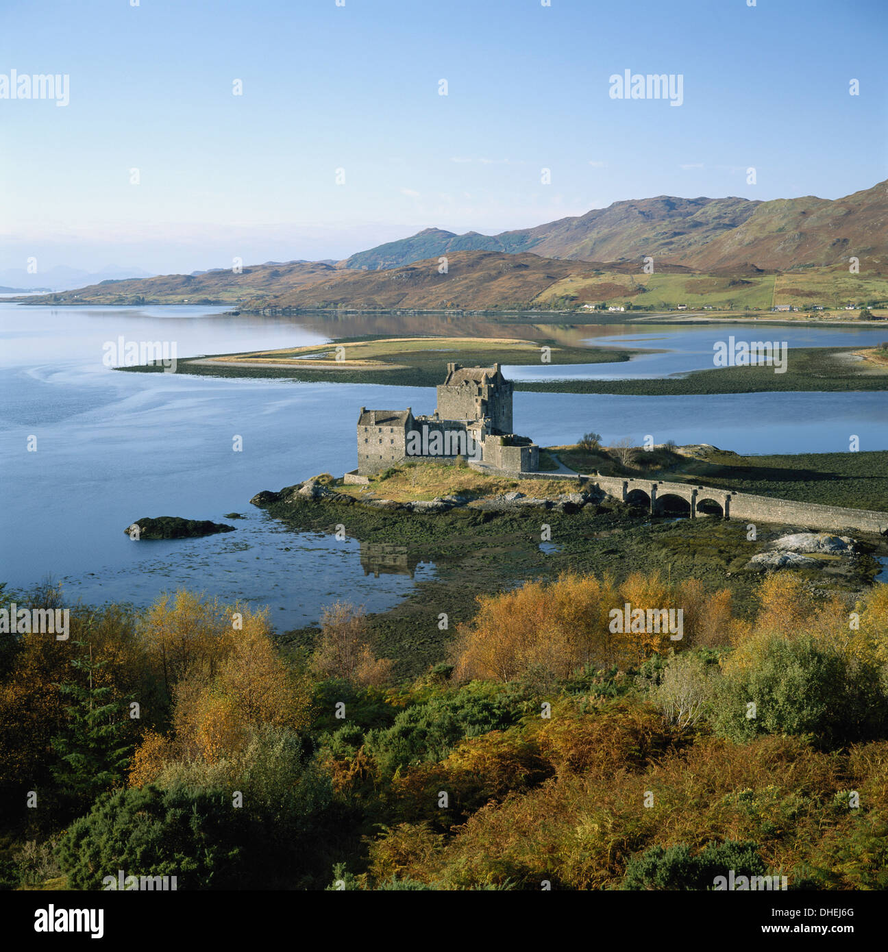 Clear sky eilean donan castle hi-res stock photography and images - Alamy