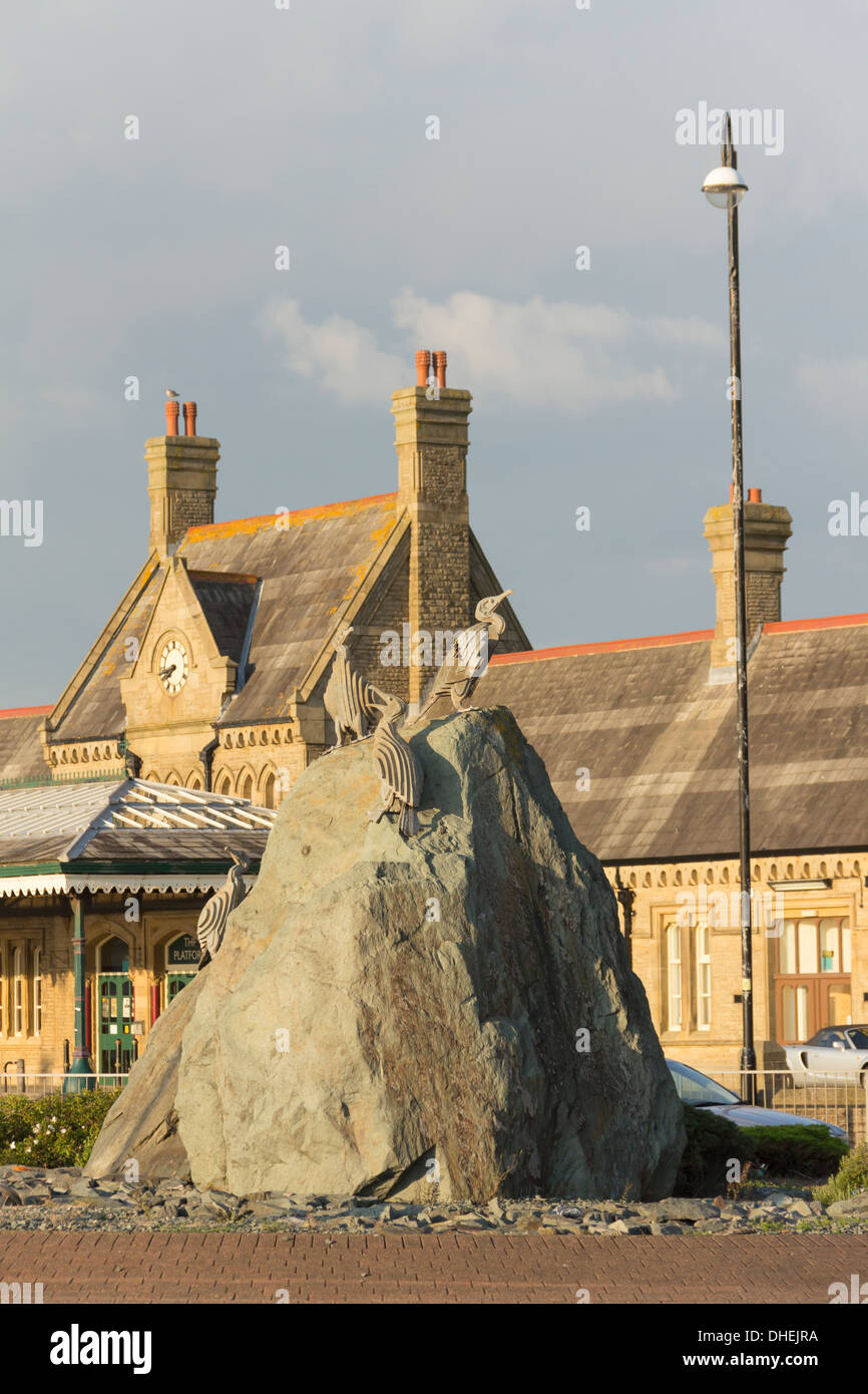 Cormorant statue hi-res stock photography and images - Alamy