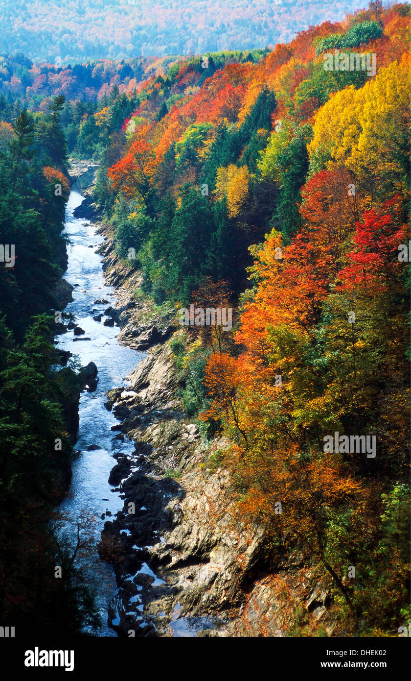 Ottauquechee River, Quechee Gorge, Quechee National Park, Vermont USA ...