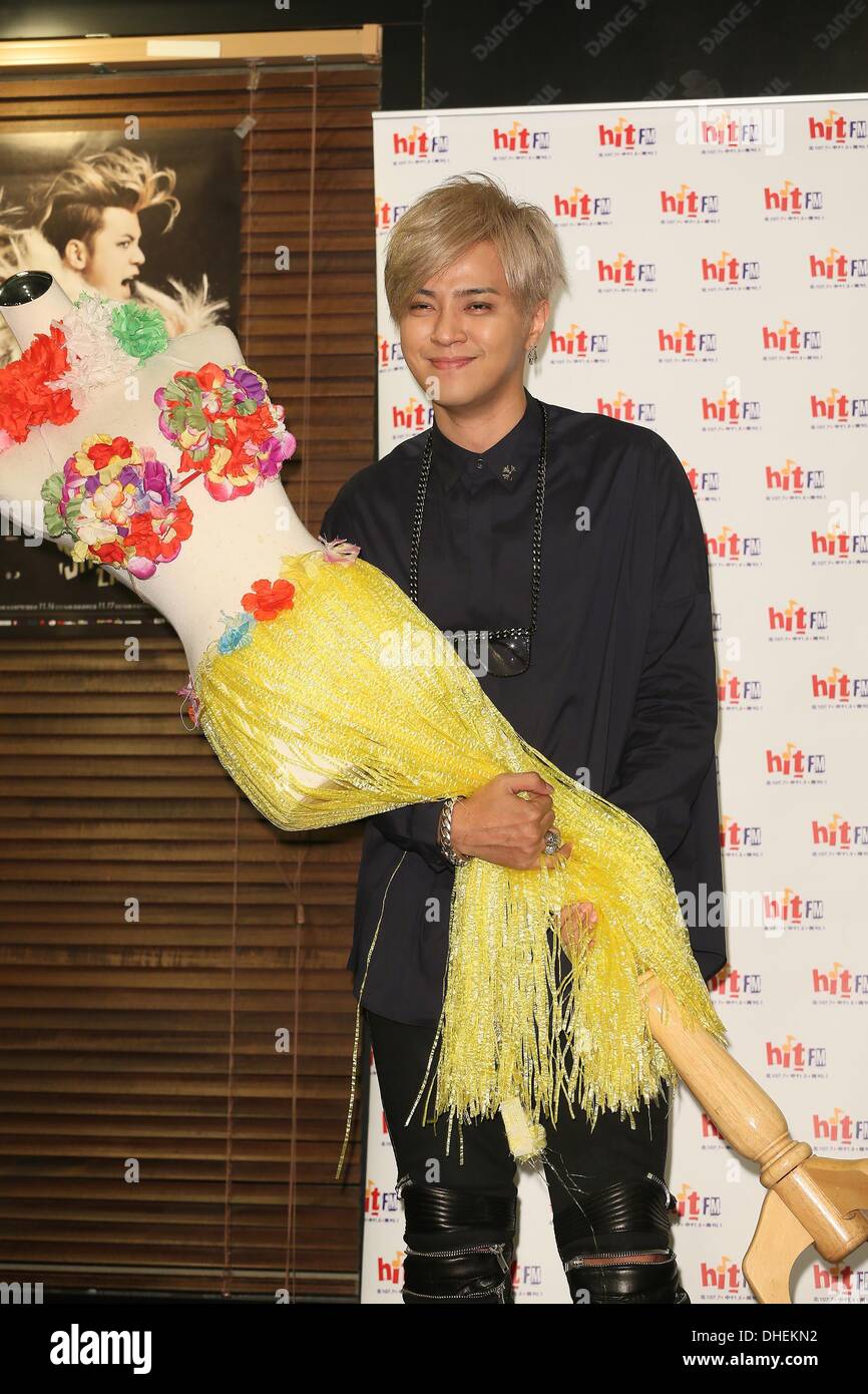 Taipei, China. 6th Nov, 2013. Singer Show Lo at HITO Radio activity in ...
