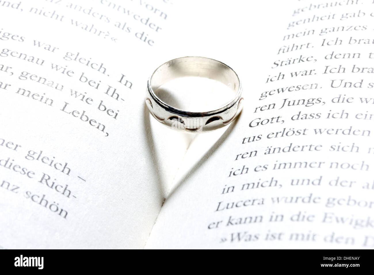 Ring of books hi-res stock photography and images - Alamy