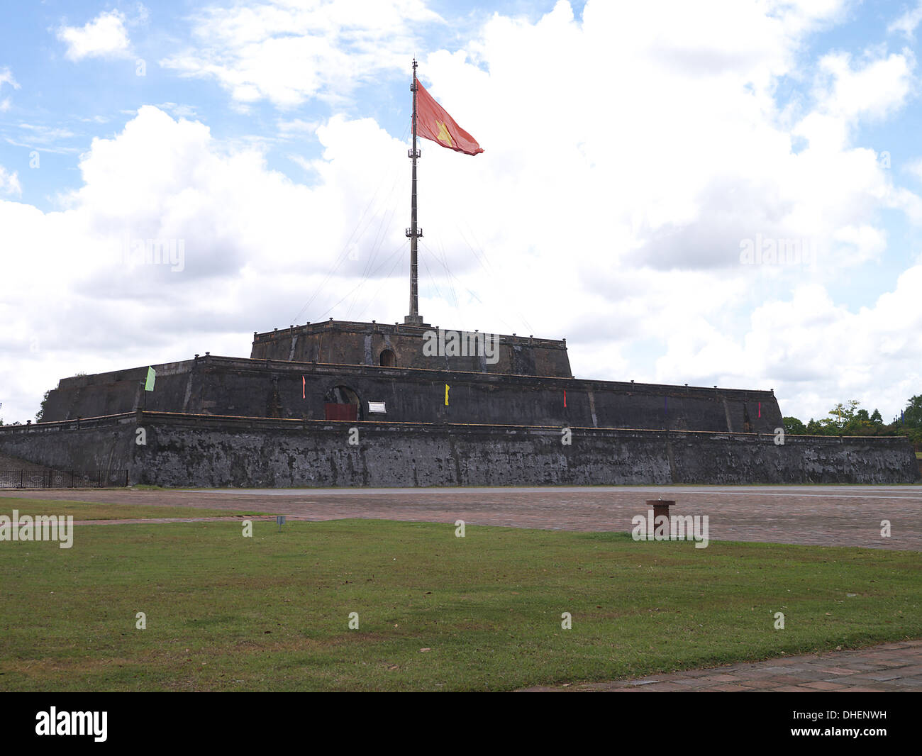Nguyen dynasty flag hi-res stock photography and images - Alamy