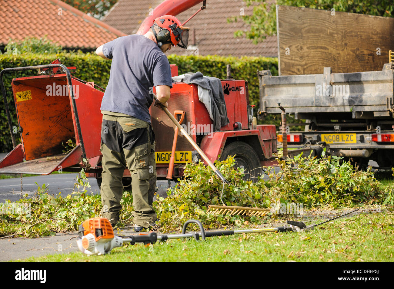 Hedge maintenance hi-res stock photography and images - Alamy
