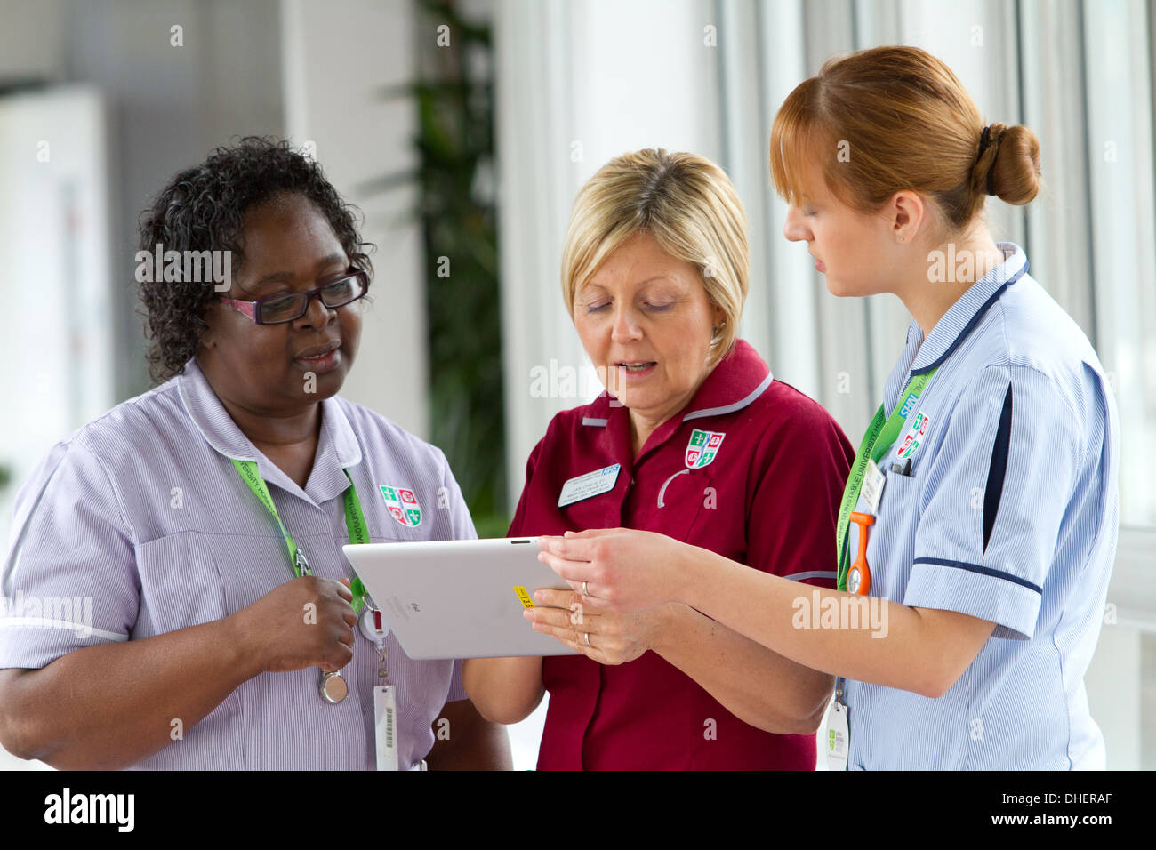 Nurse group ward uk hi-res stock photography and images - Alamy