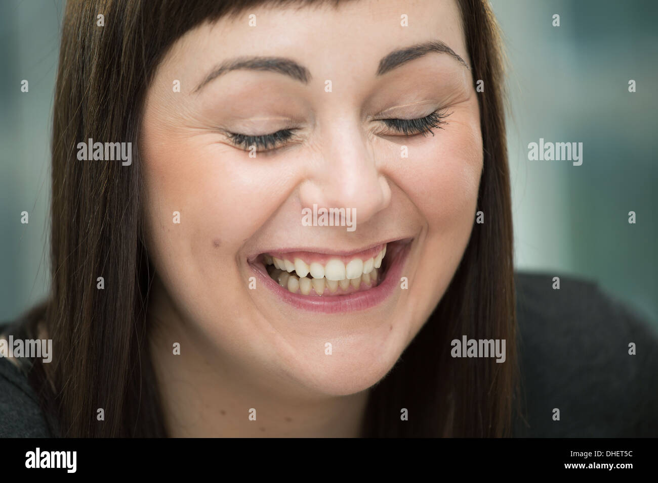 Women eyes closed smiling hi-res stock photography and images - Alamy