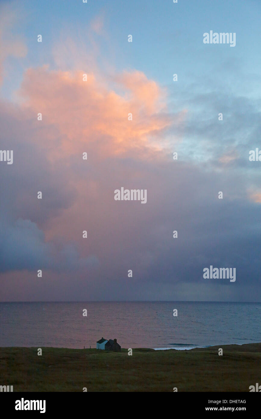 Sunset cottages hi-res stock photography and images - Alamy