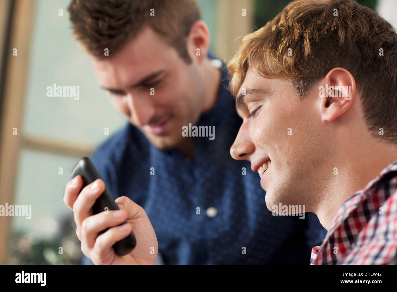 Men using smartphone hi-res stock photography and images - Alamy