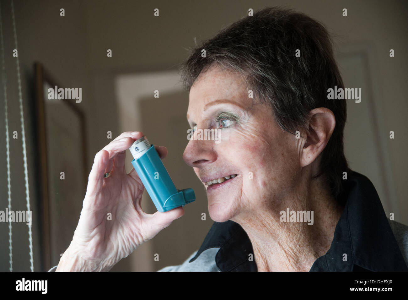 Asthma inhalers hi-res stock photography and images - Alamy