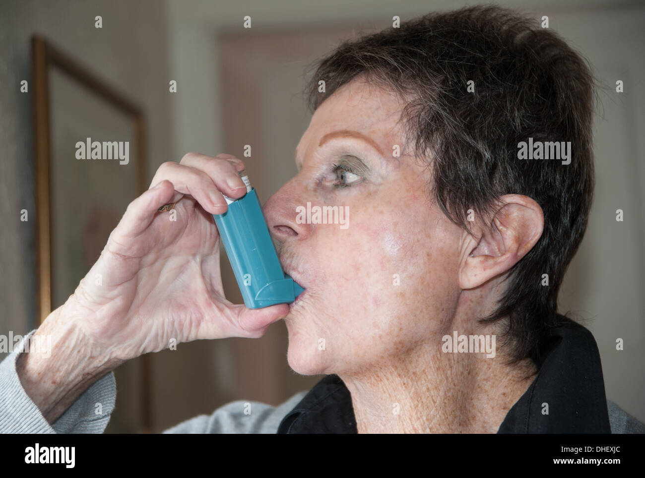 Asthma inhalers hi-res stock photography and images - Alamy