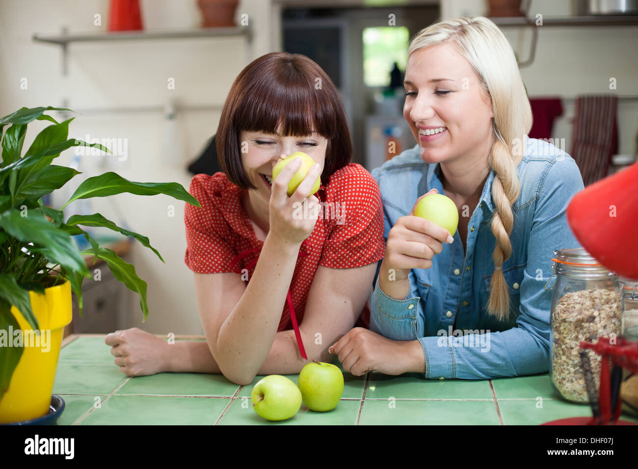 Friends hi-res stock photography and images - Alamy
