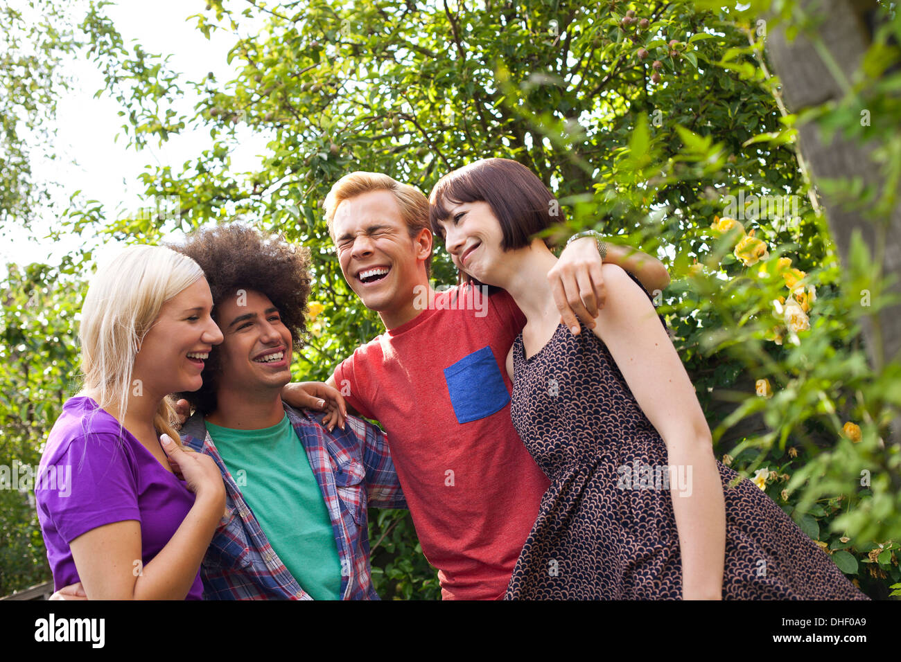 Group of friends in huddle smiling hi-res stock photography and images ...