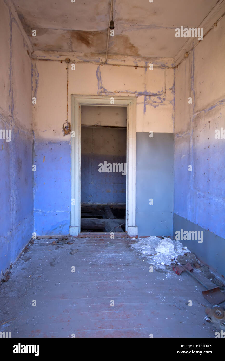 Thrown home hi-res stock photography and images - Alamy