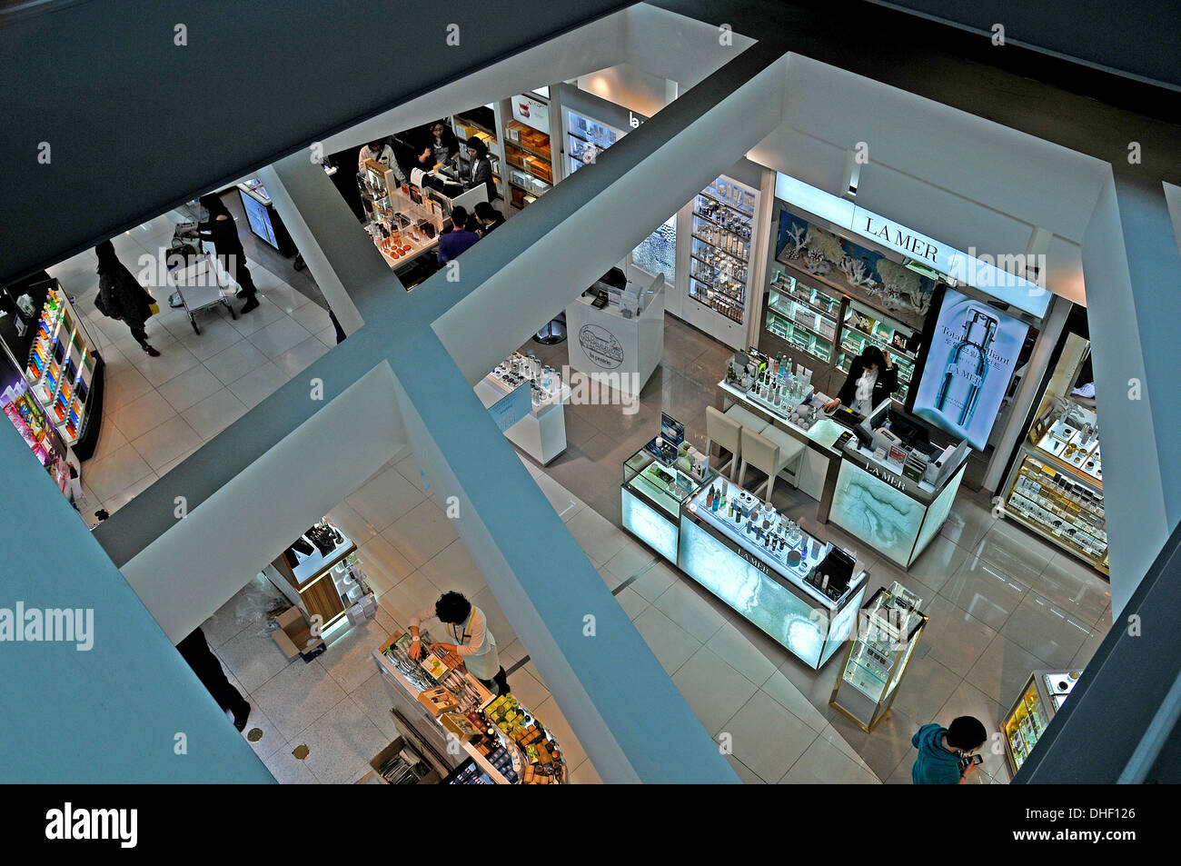 cosmetic and parfume boutique duty free shop Incheon International ...