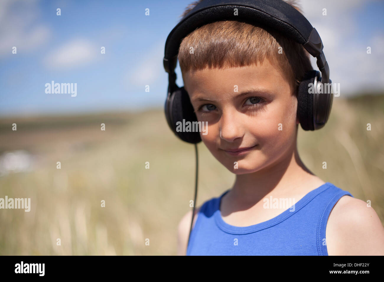 Boy wearing headphones hi-res stock photography and images - Alamy