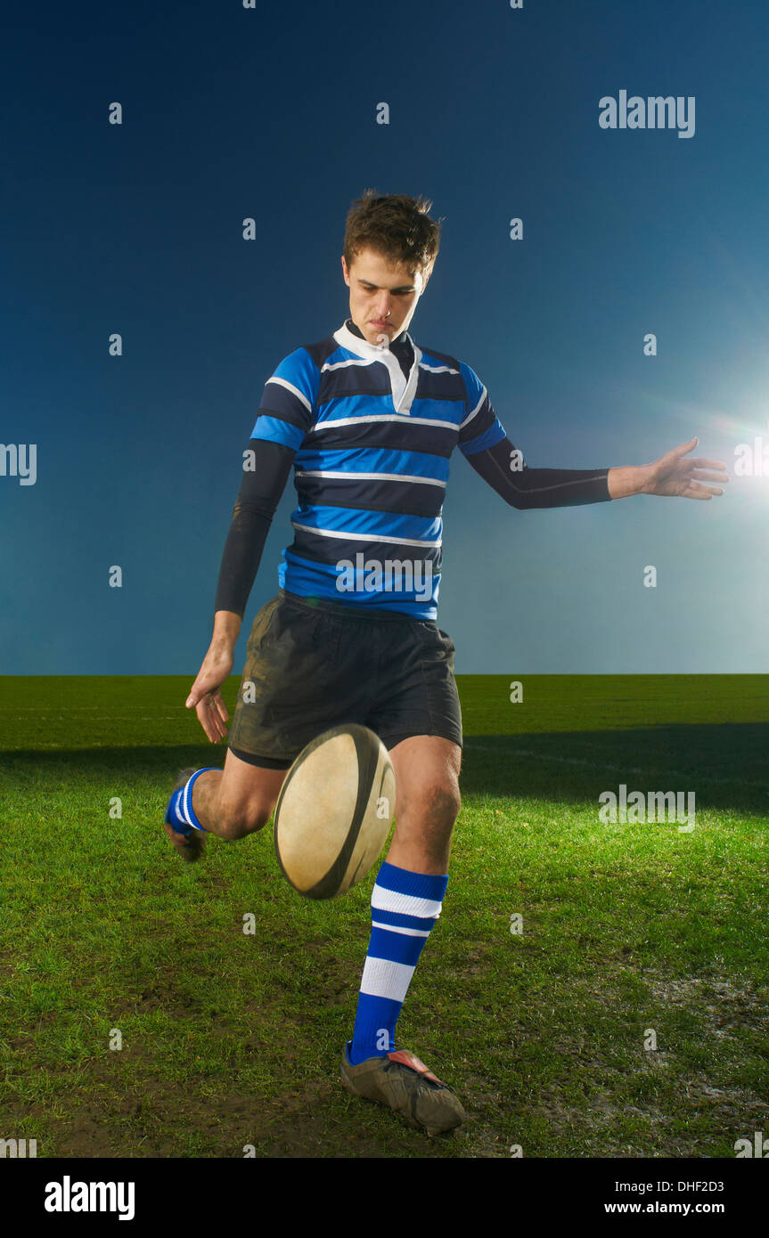 Rugby full length kicking hi-res stock photography and images - Alamy