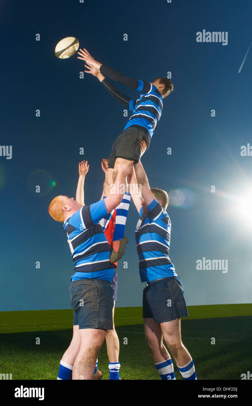 Young men playing rugby Stock Photo - Alamy