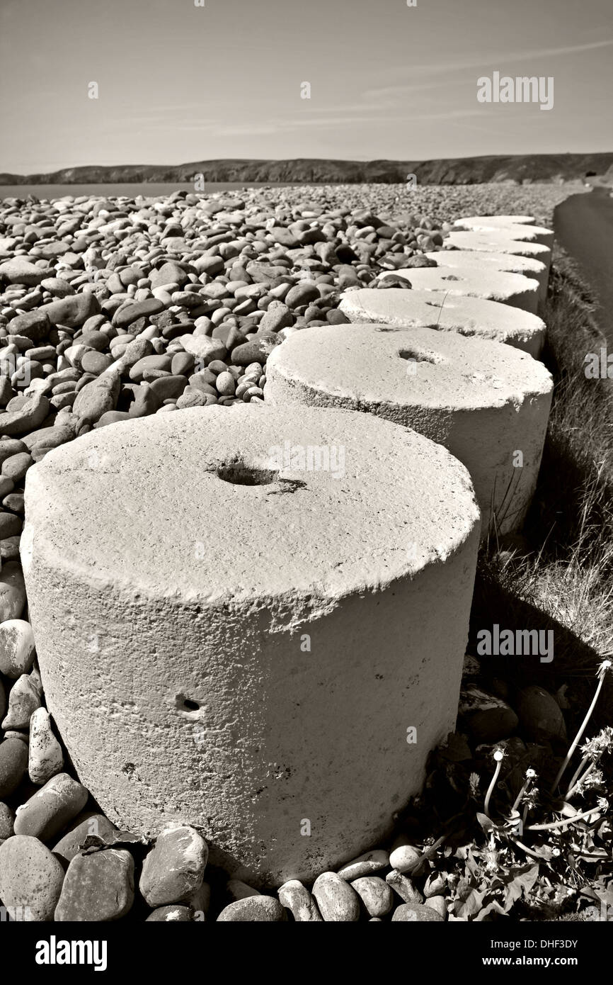 Concrete bollards hi-res stock photography and images - Alamy