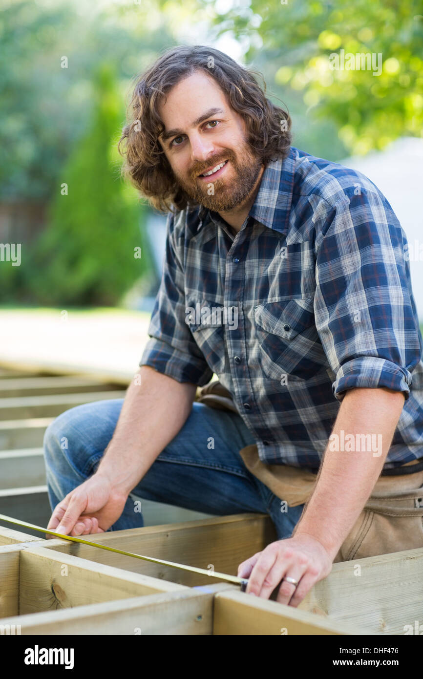 Construction worker measuring hi-res stock photography and images - Alamy
