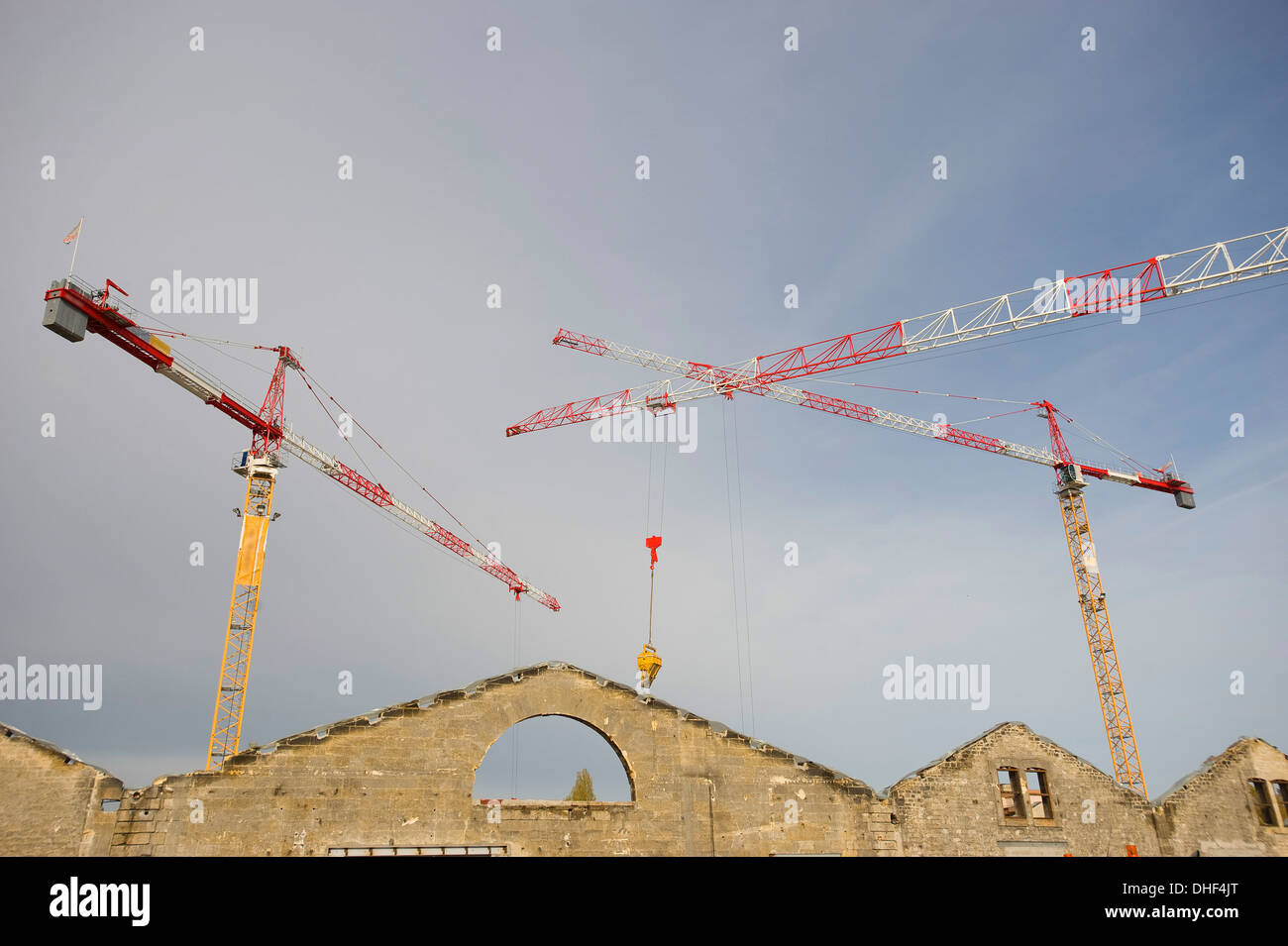 Cranes on tower block hi-res stock photography and images - Alamy