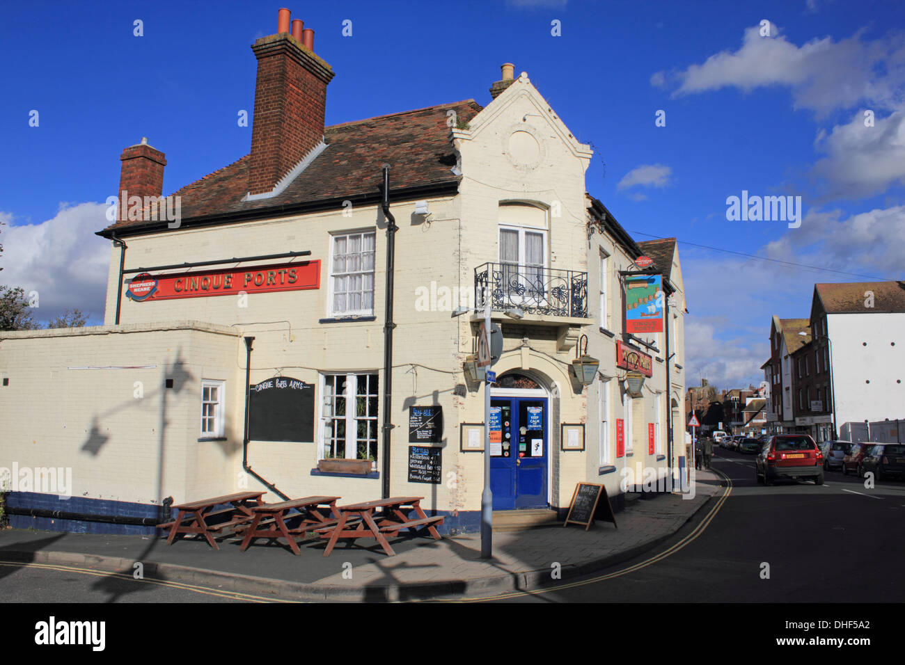 Pub in rye hi-res stock photography and images - Alamy