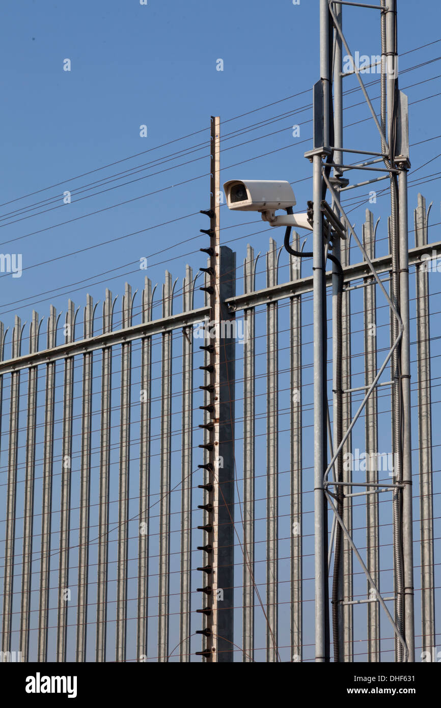 Fence and surveillance video camera Stock Photo - Alamy