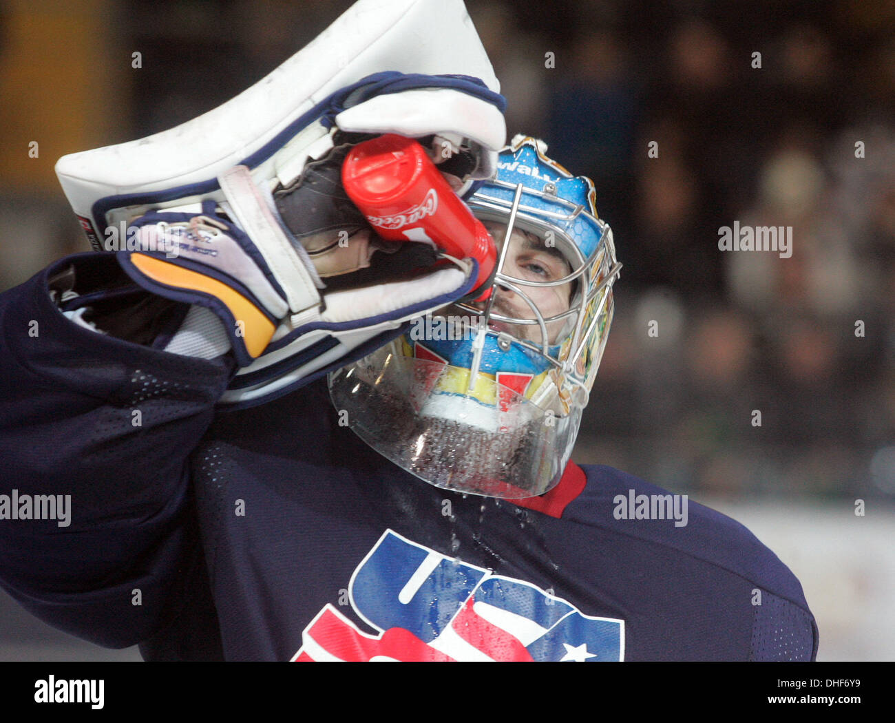 Munich, Germany. 8th Nov, 2013. goalkeeper Ryan ZAPOLSKI / USA ...