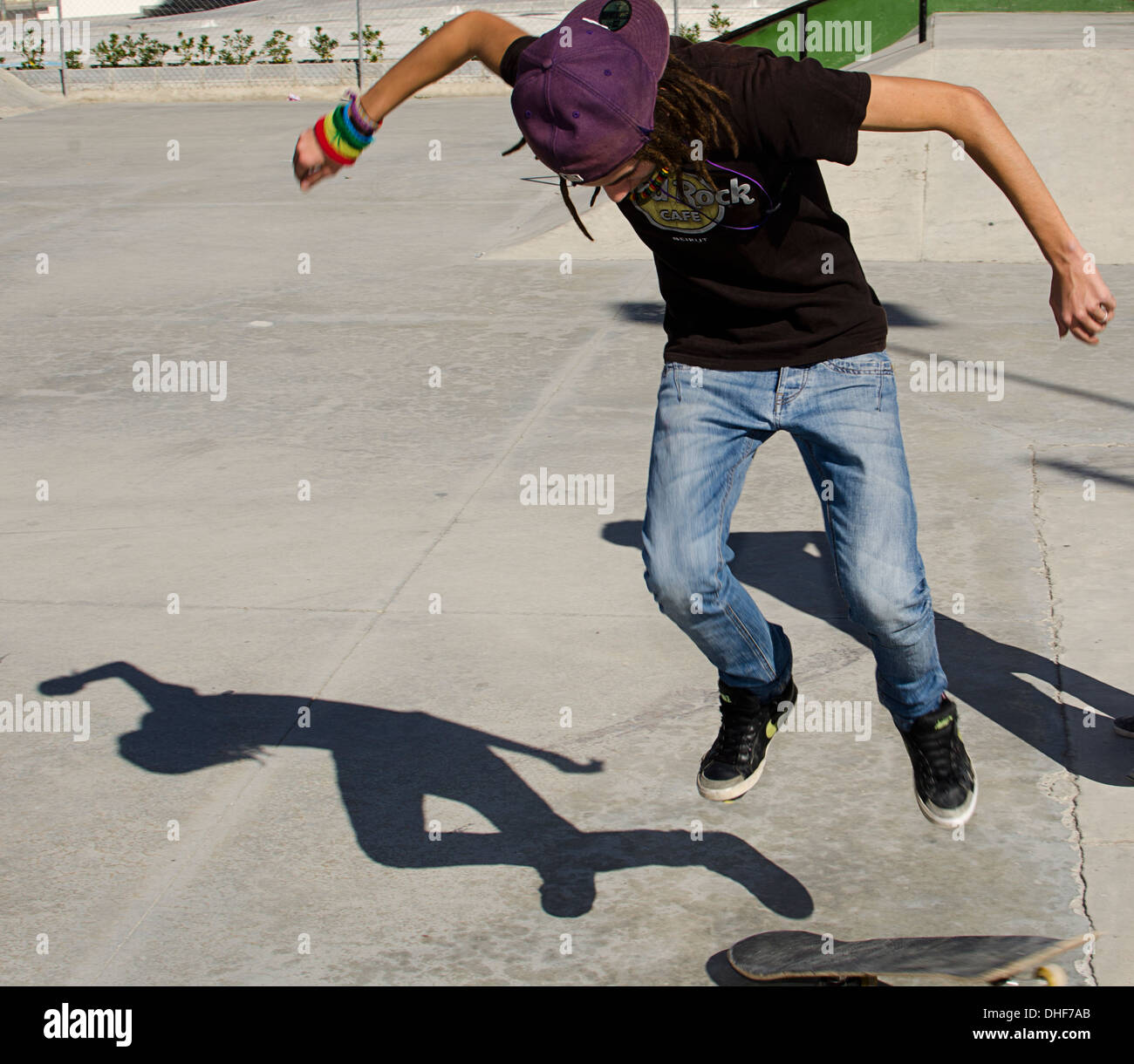 Skate jump hi-res stock photography and images - Alamy