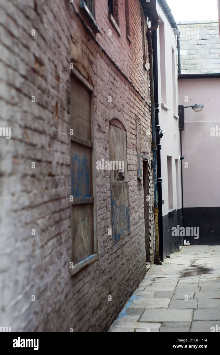 Alleyway wall hi-res stock photography and images - Alamy