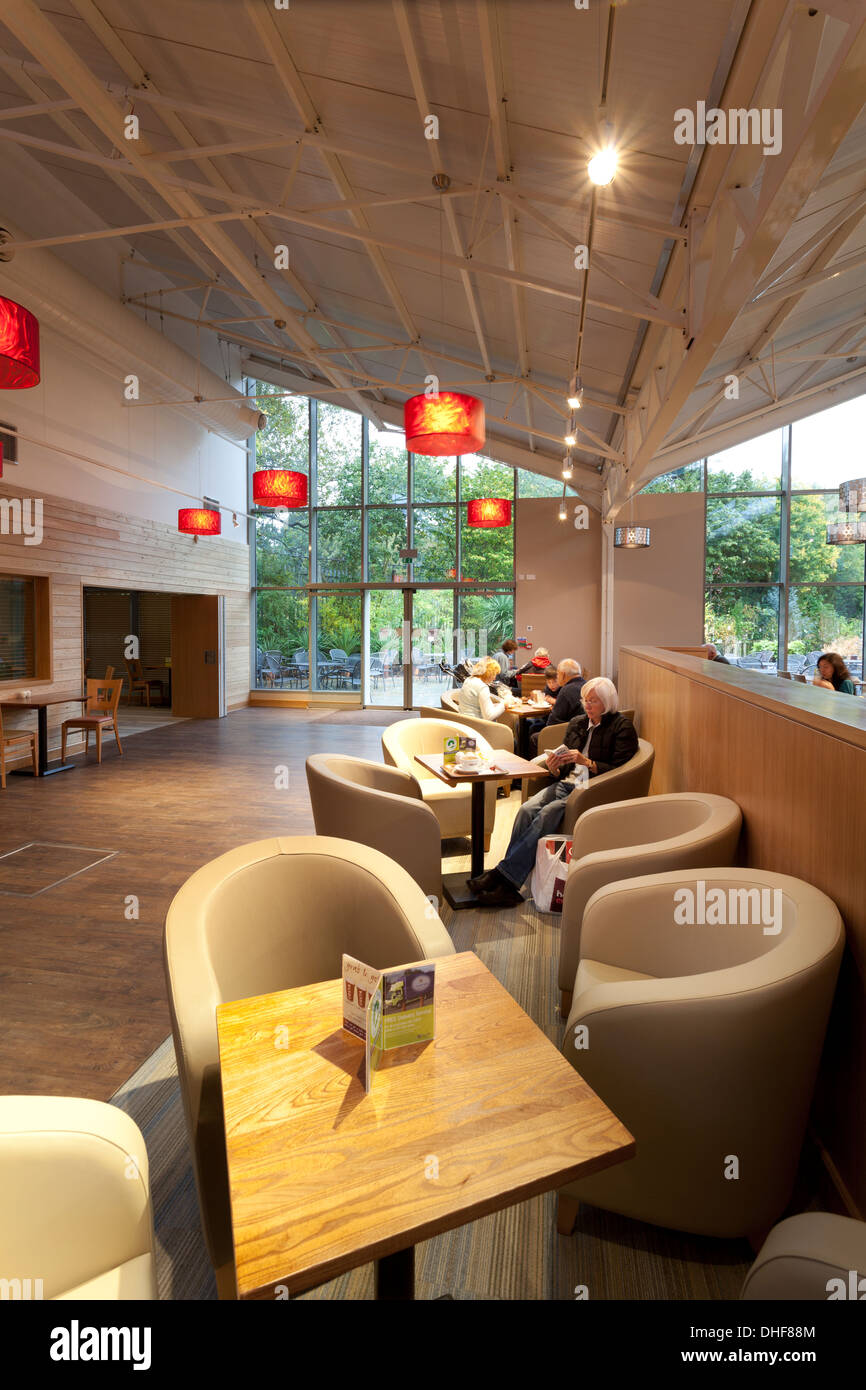 Seating area garden hi-res stock photography and images - Alamy