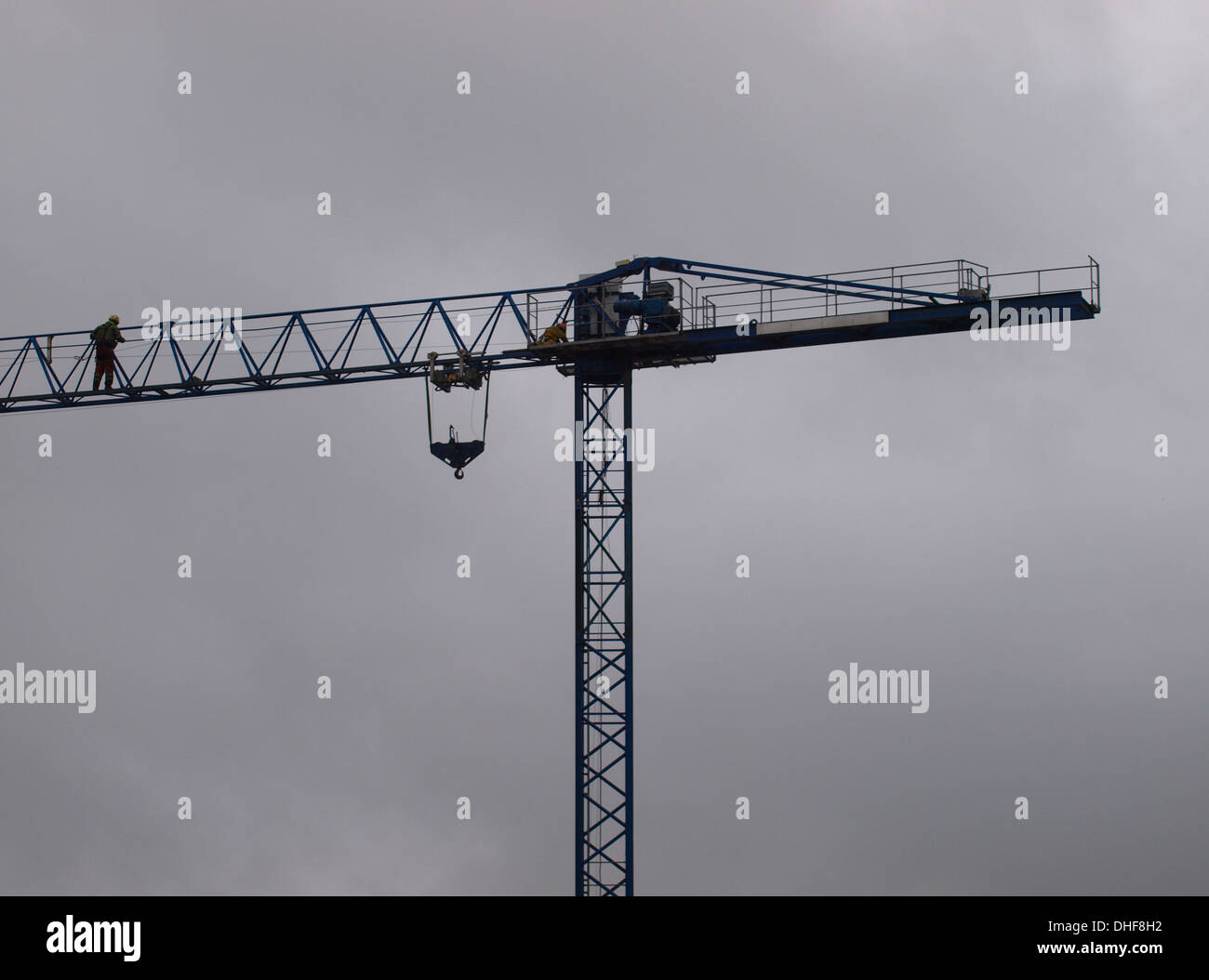 Men at work crane hi-res stock photography and images - Alamy