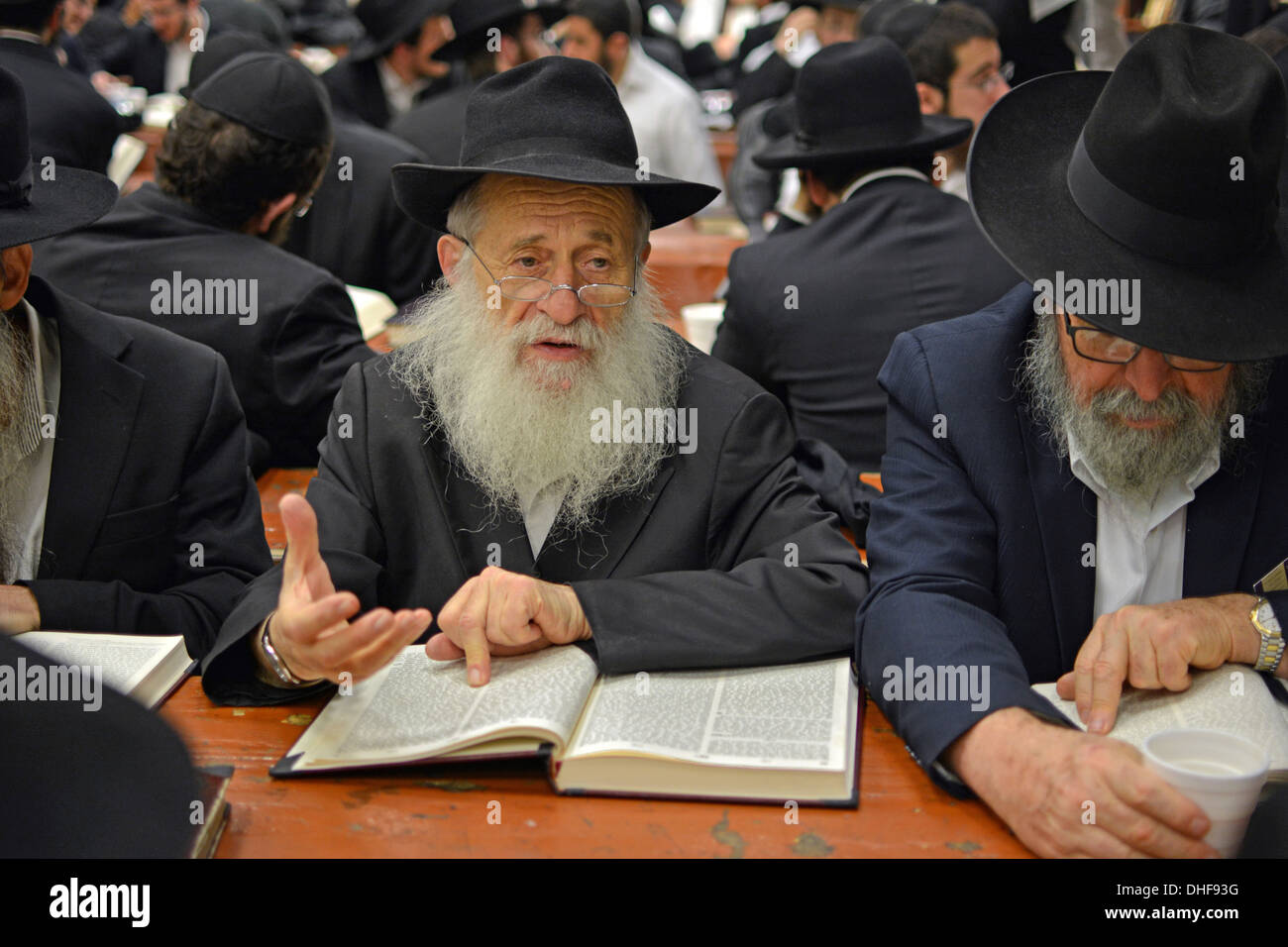 Rabbi Korf leading a daily bible study class at Lubavitch headquarters ...
