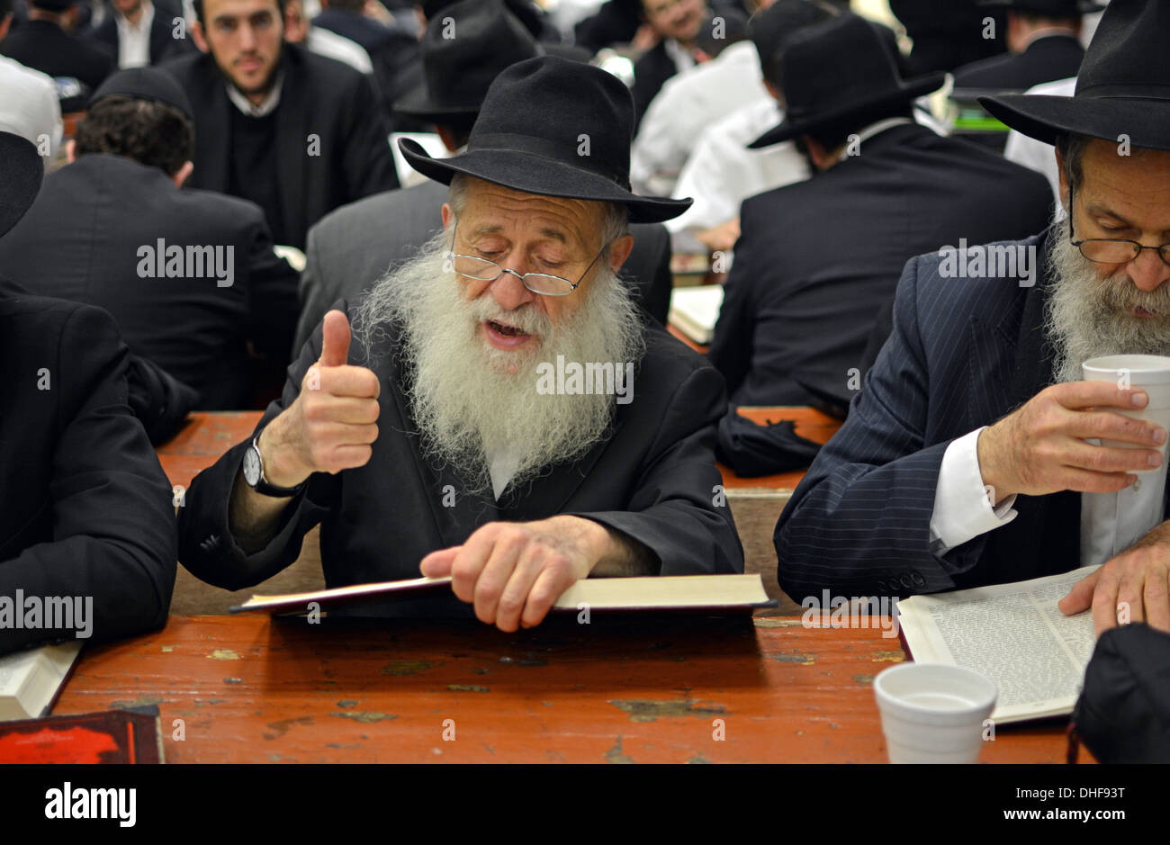 Rabbi Korf leading a daily bible study class at Lubavitch headquarters ...