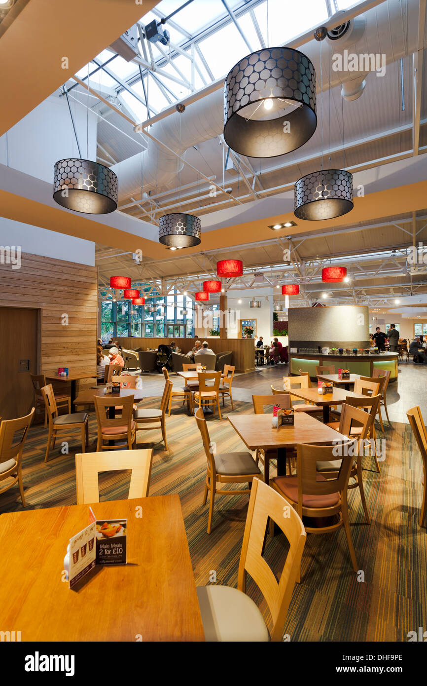 Unoccupied restaurant tables seating area Stock Photo - Alamy