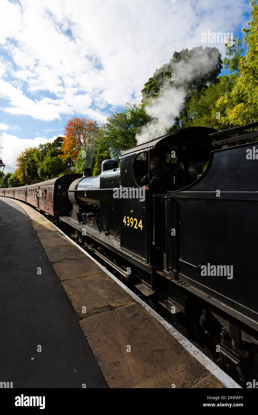 Locomotive 43924 about to leave Oxenhope Station, part of the Keighley ...
