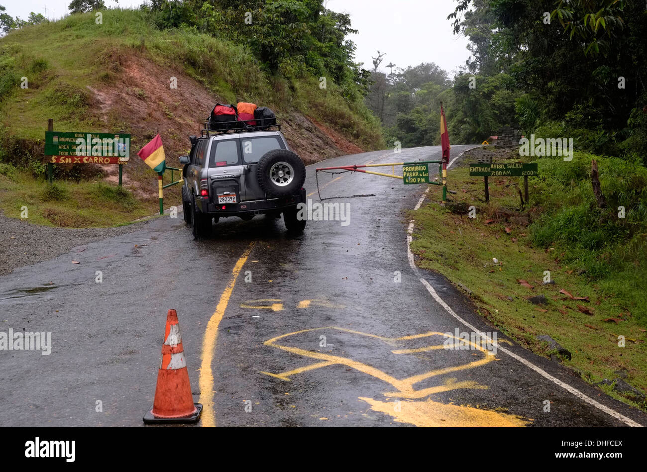 Military checkpoint on the way from Panama city to San Blas autonomous ...