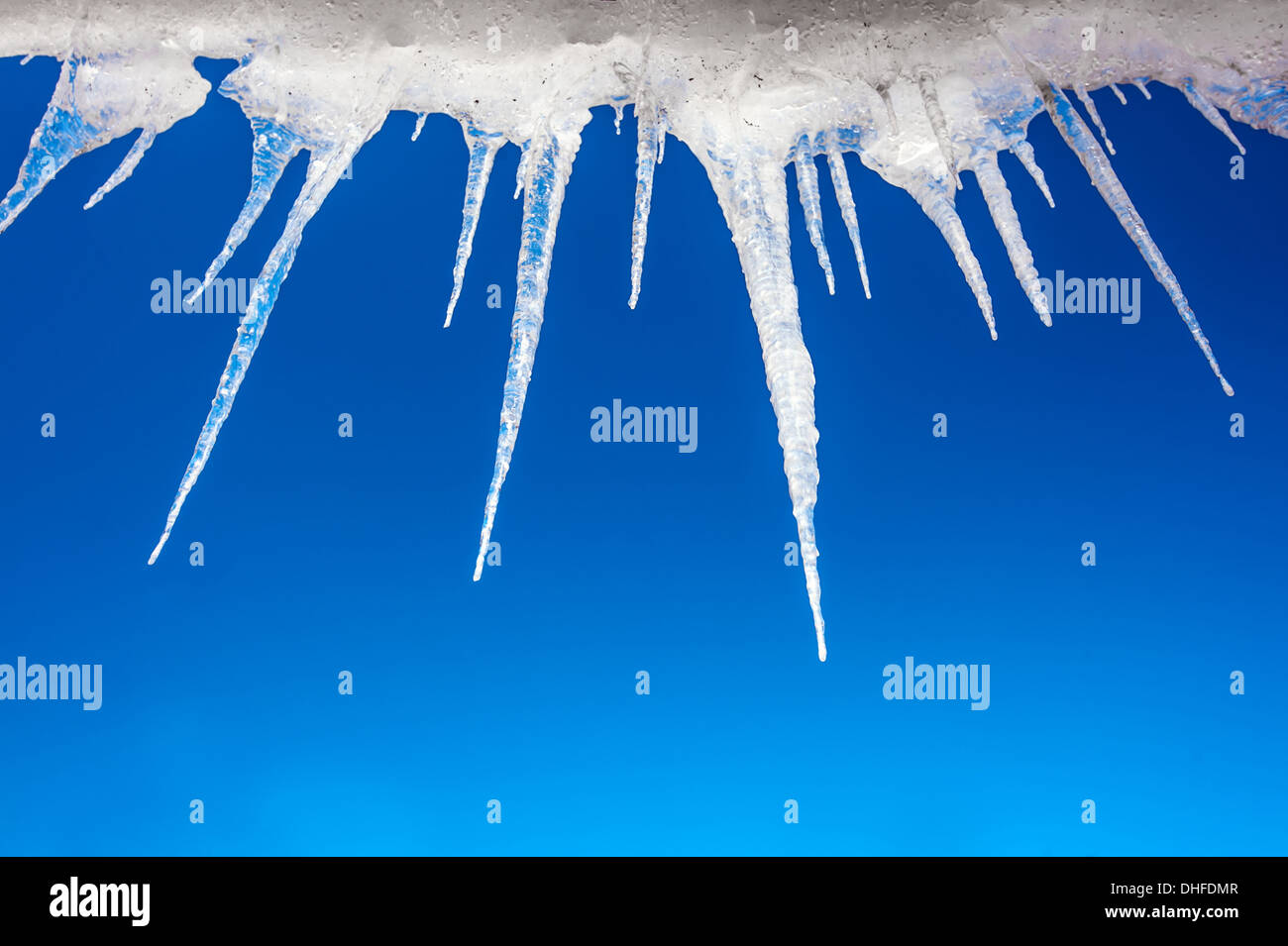 Blue icicles hi-res stock photography and images - Alamy