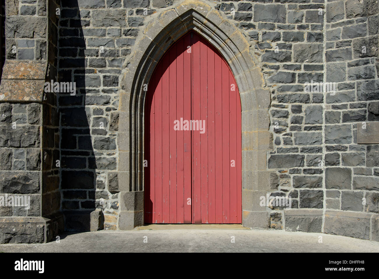 Church door gothic arch hi-res stock photography and images - Alamy