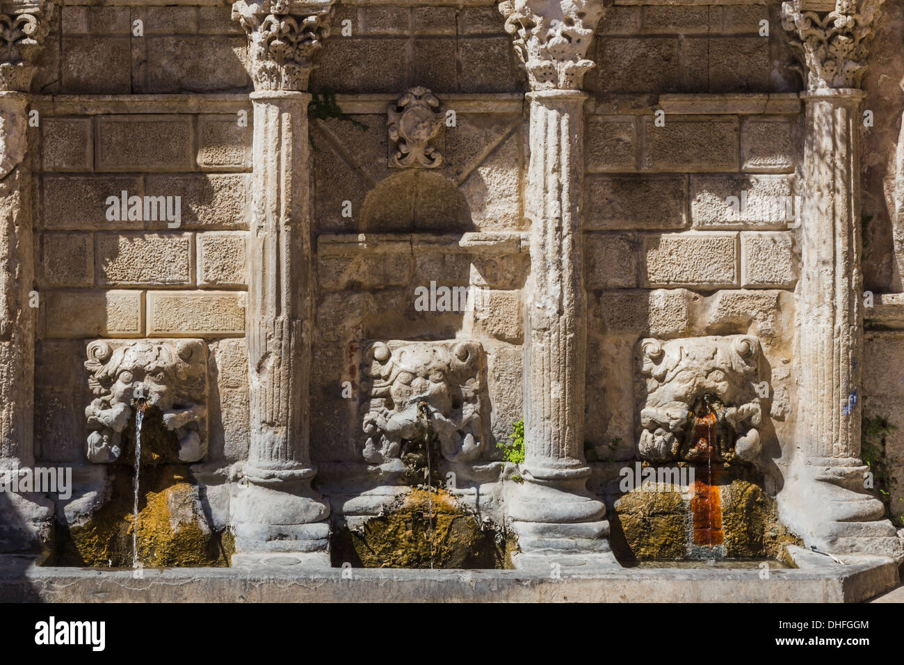 Fountain with three faces hi-res stock photography and images - Alamy