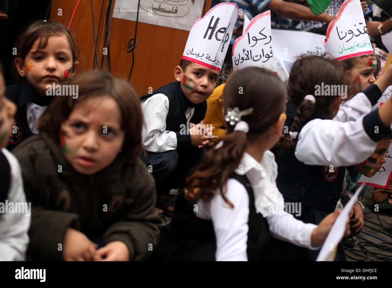 Gaza, Palestinian Territories, . 9th Nov, 2013. Palestinian children ...